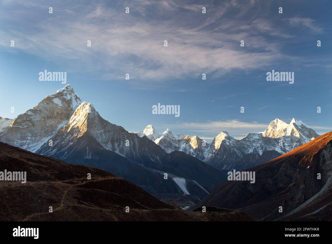 Morning view of mount Ama Dablam on the way to Mount Everest Base Camp ...