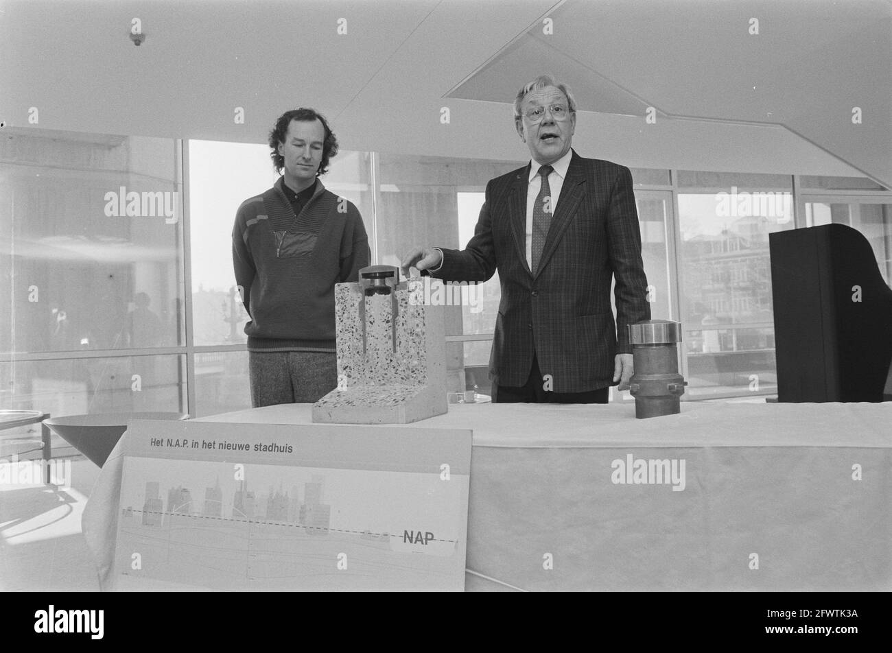 Signing nap project hi-res stock photography and images - Alamy