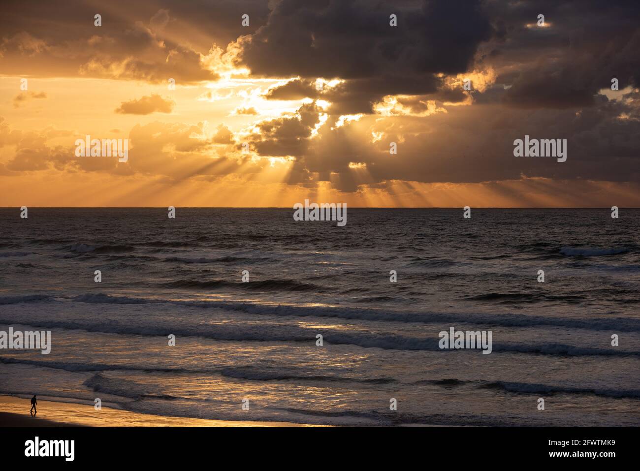 Very small person hi-res stock photography and images - Alamy