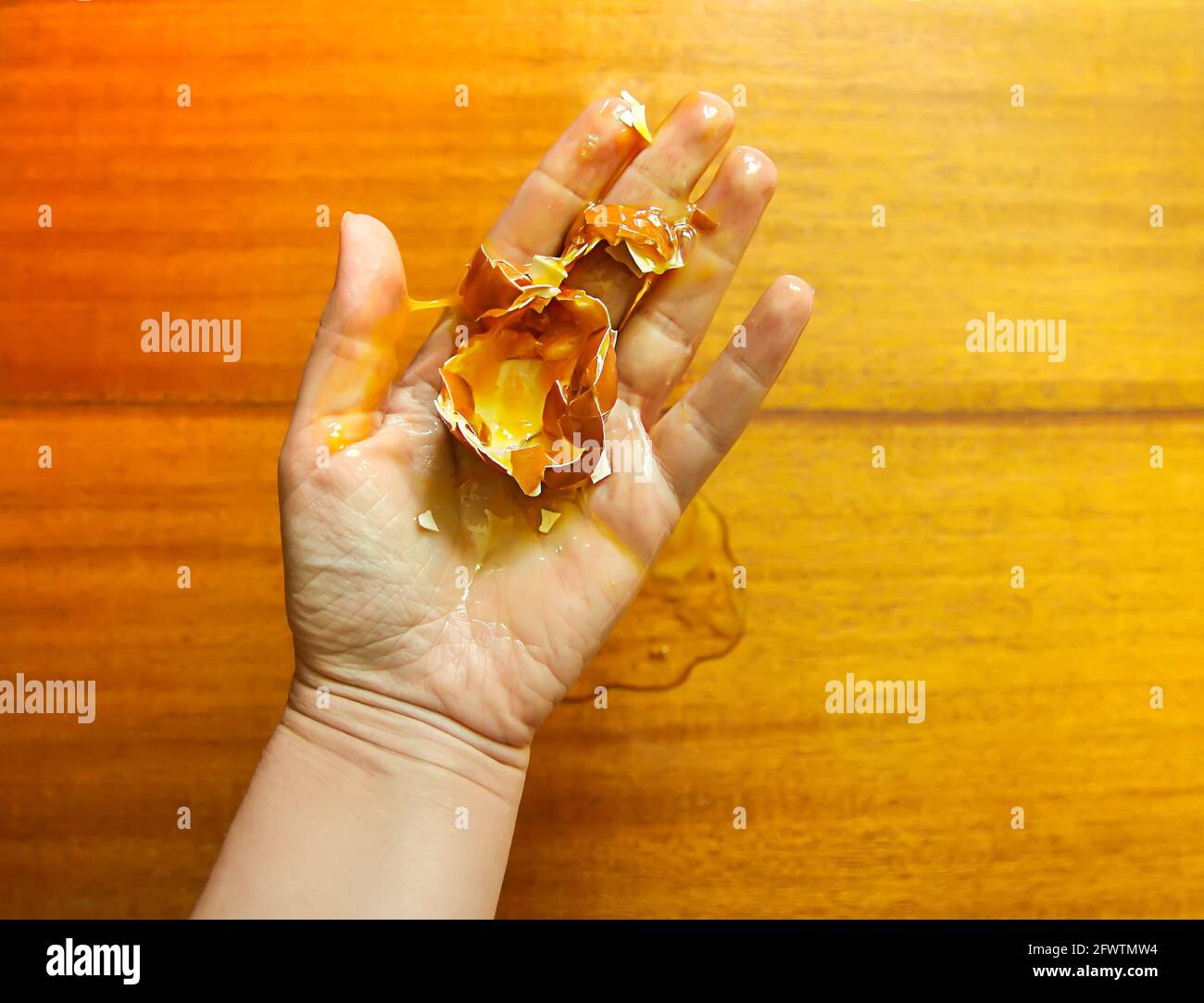 Raw smashed egg in a hand Stock Photo - Alamy