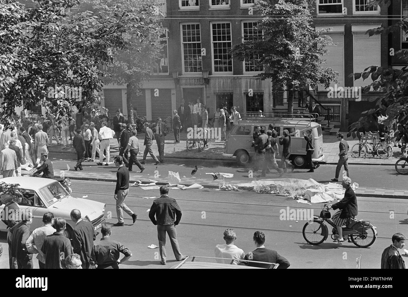 Paper roll burns hi-res stock photography and images - Alamy