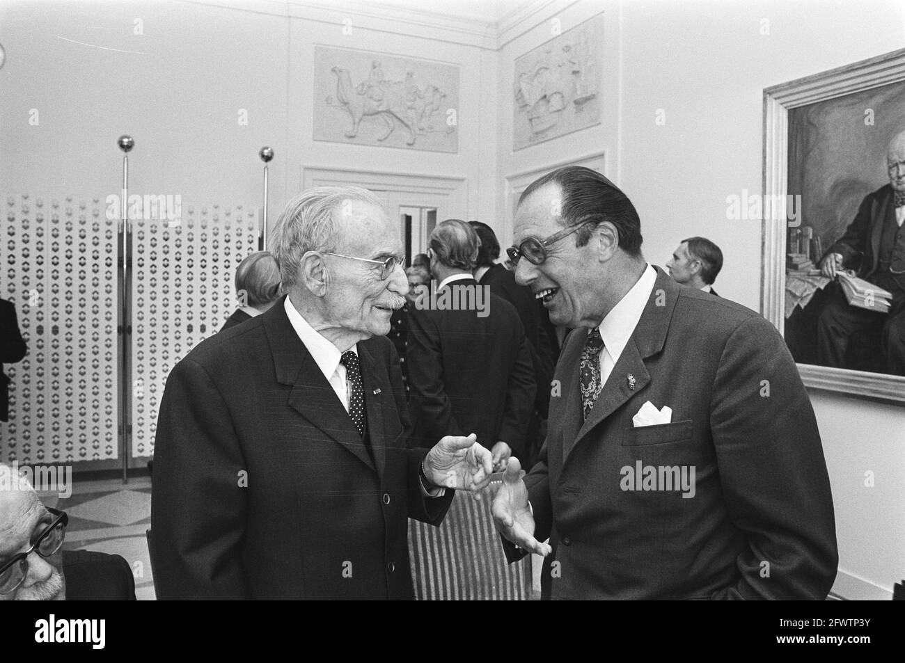 Unveiling bust Gerbrandy in Art. Chamber building, commissioned by AR ...