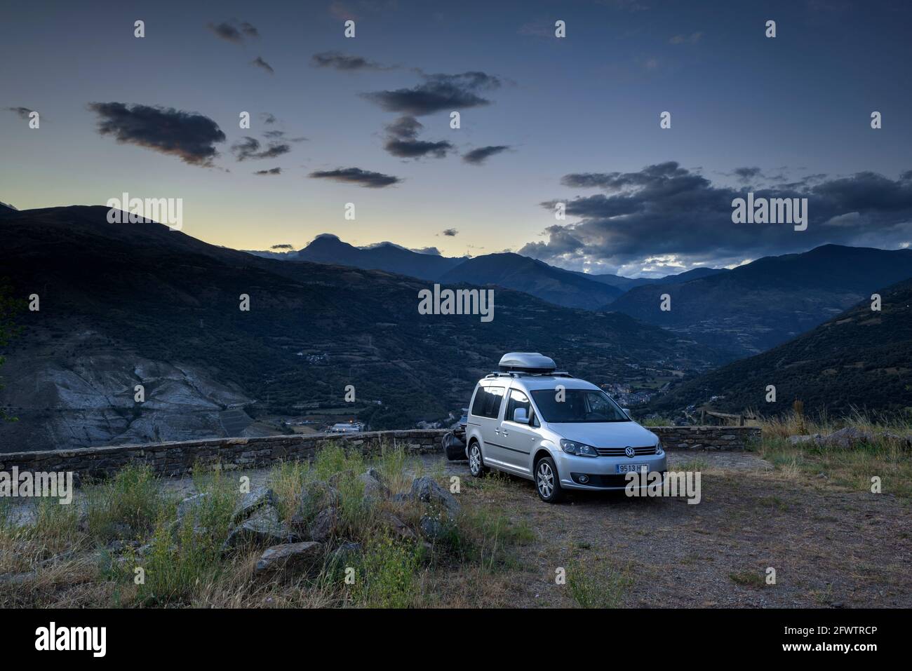Twilight over the Sort valley. In the background, the Montsent de ...