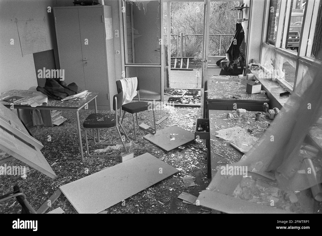 Explosion in Kruitfabriek at Muiden, havoc in doorman's room, 8 ...