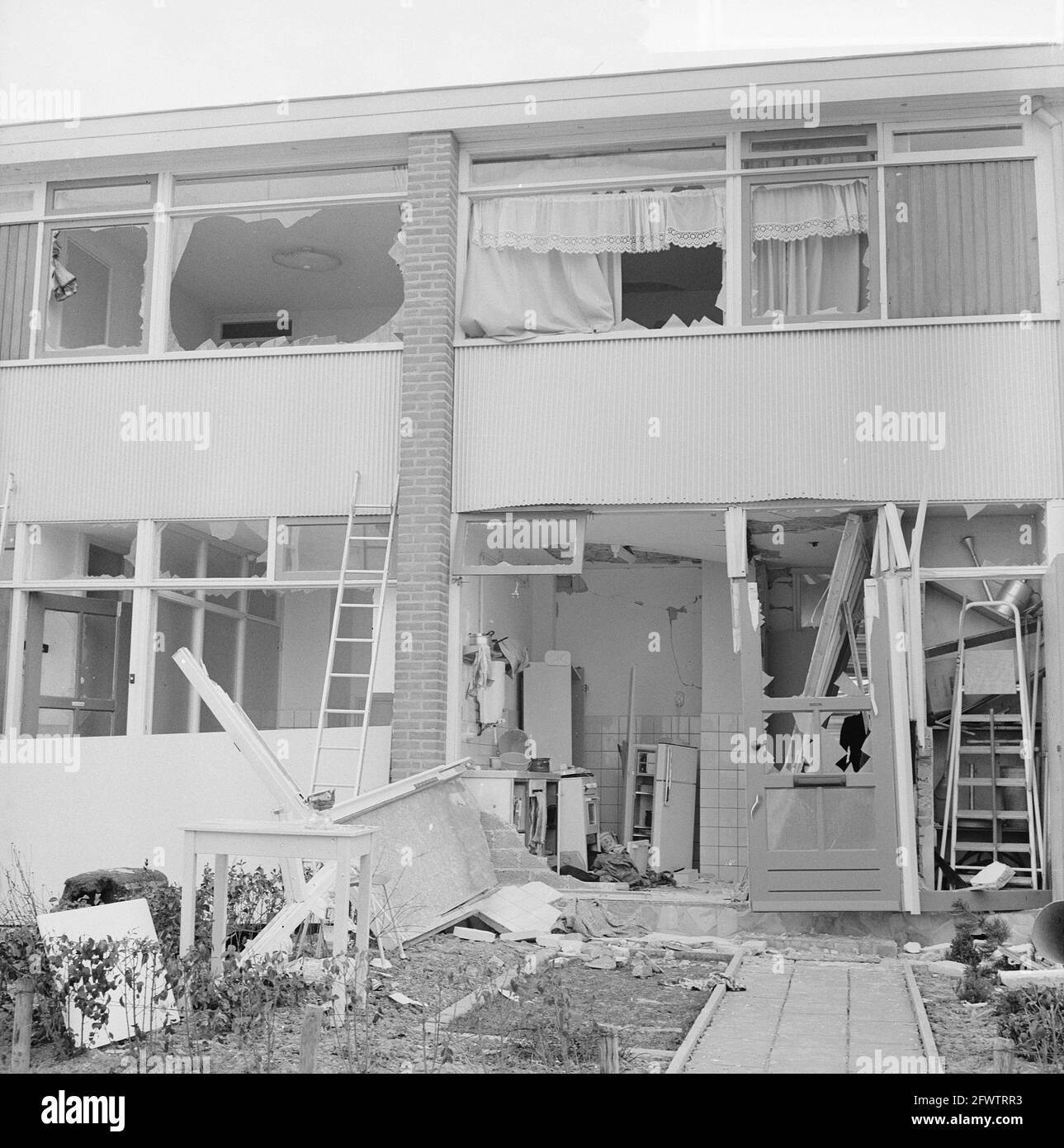 Explosion in Rotterdam at the Molierestraat, December 25, 1962 ...