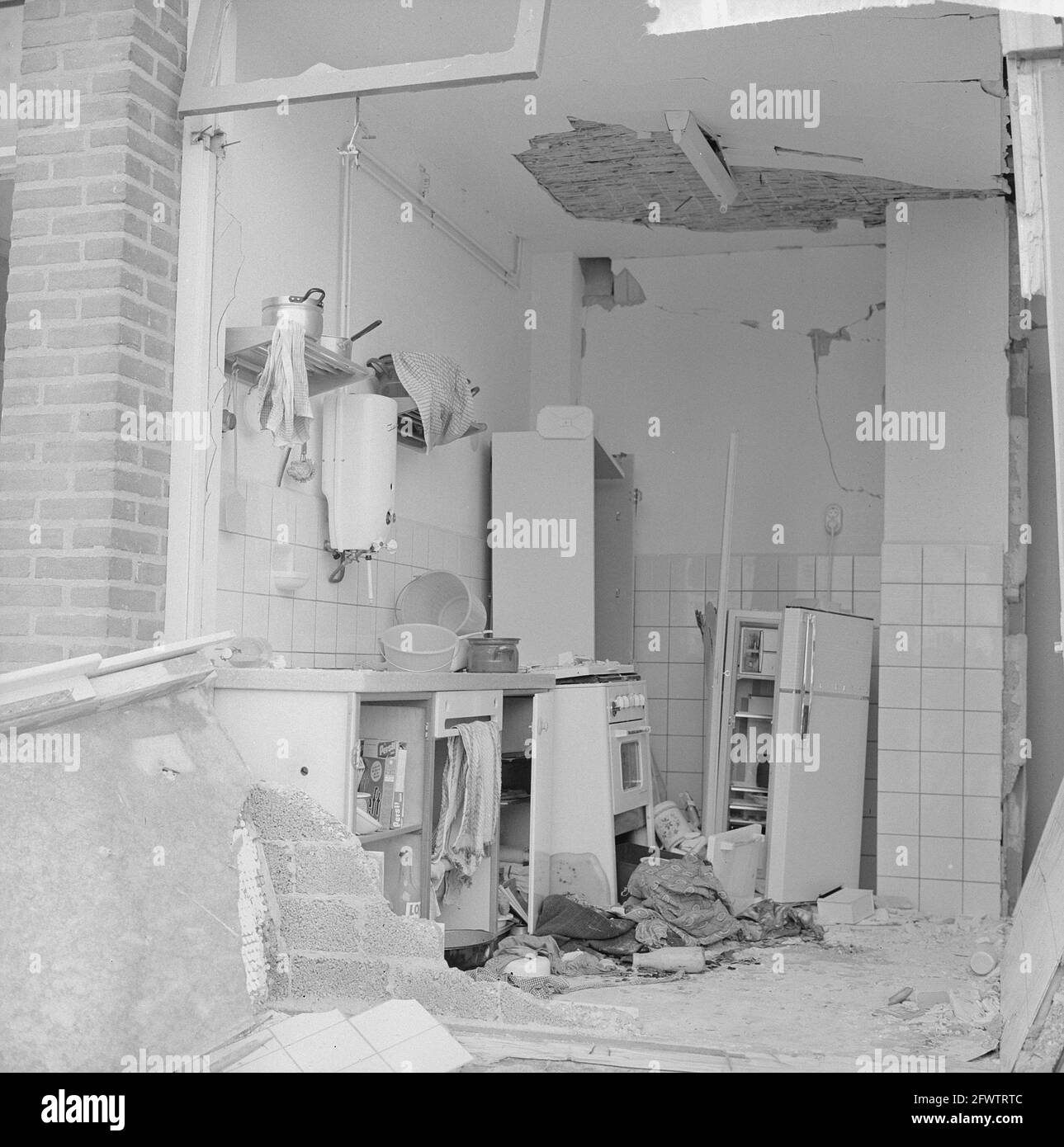 Explosion in Rotterdam at the Molierestraat, December 25, 1962 ...