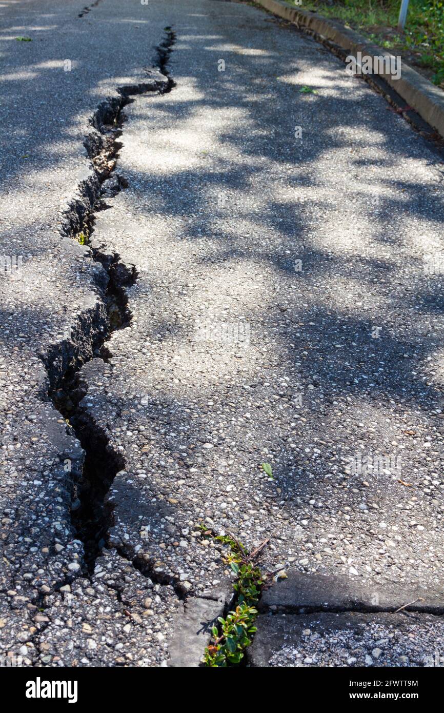 Cracked road hi-res stock photography and images - Alamy