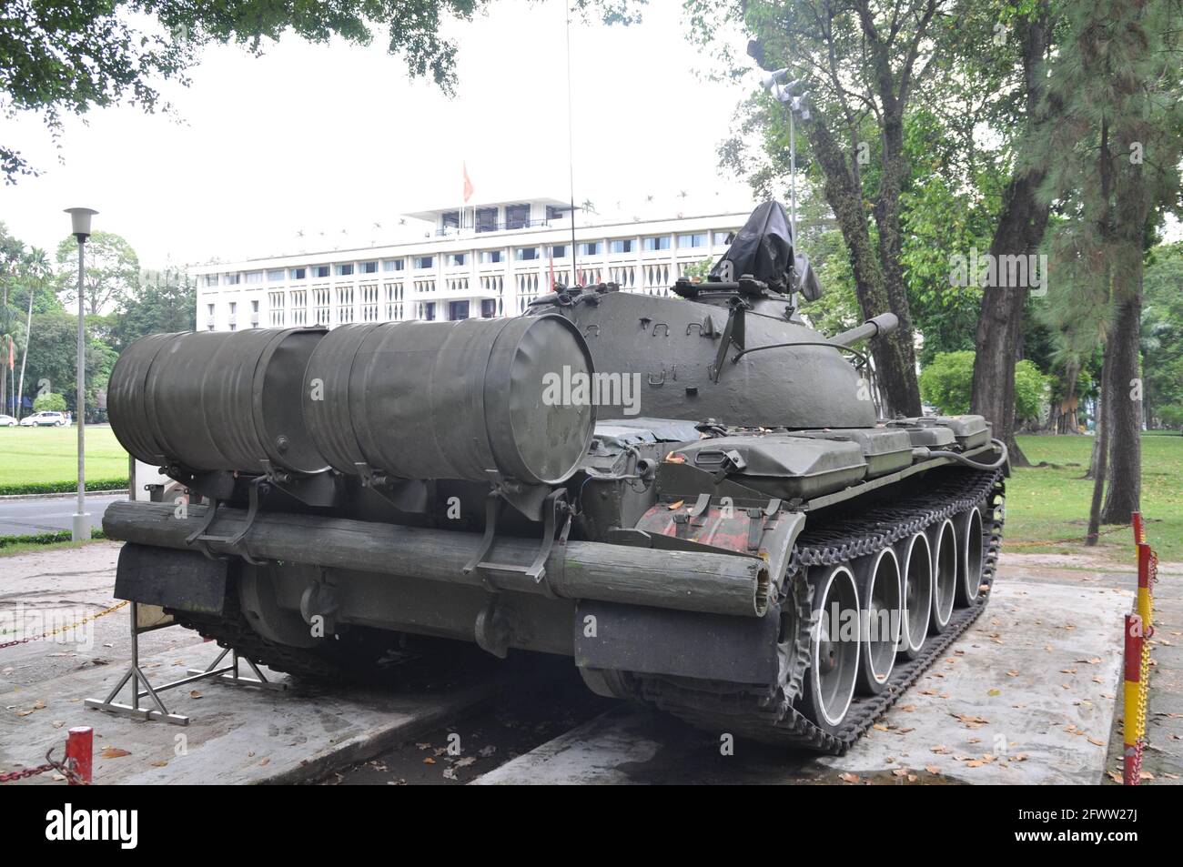 Independence palace tank hi-res stock photography and images - Alamy