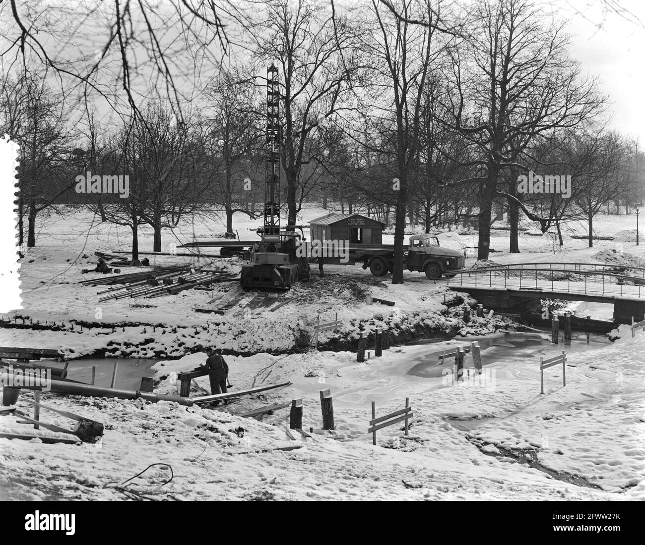 Construction of E55 in Rotterdam, February 15, 1955, OPBOUW, The ...