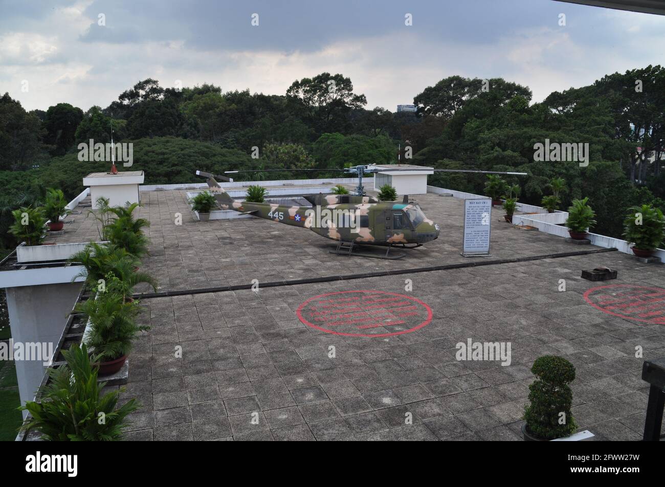 Independence palace tank hi-res stock photography and images - Alamy
