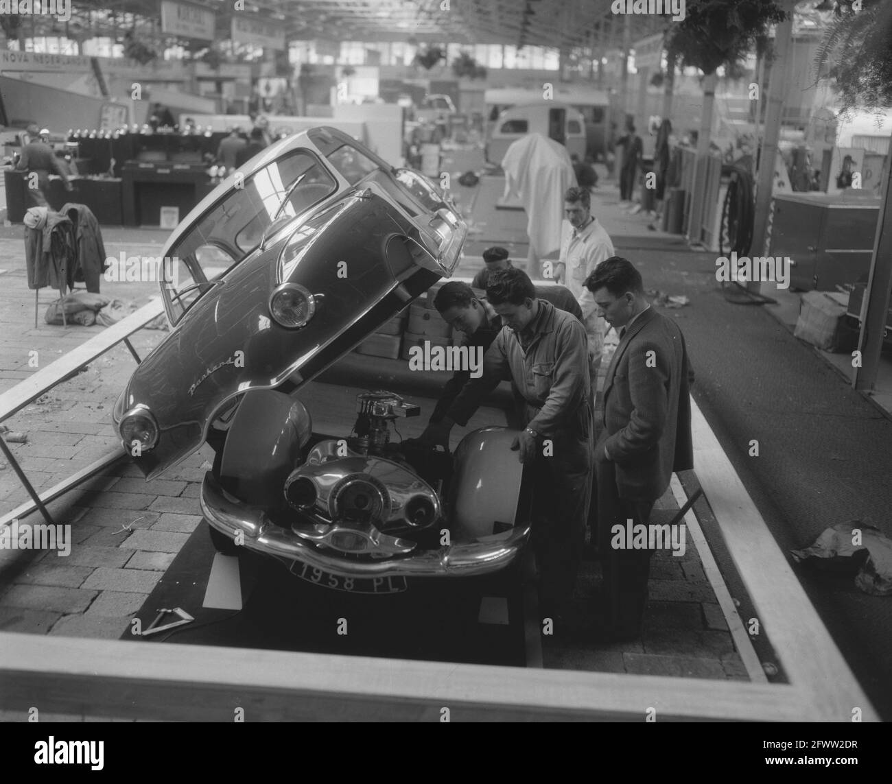Construction of the automobile exhibition at the RAI. Panhard, February ...