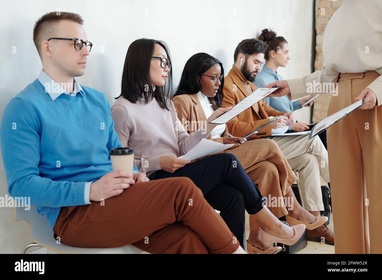 Multi ethnic job interview hi-res stock photography and images - Alamy
