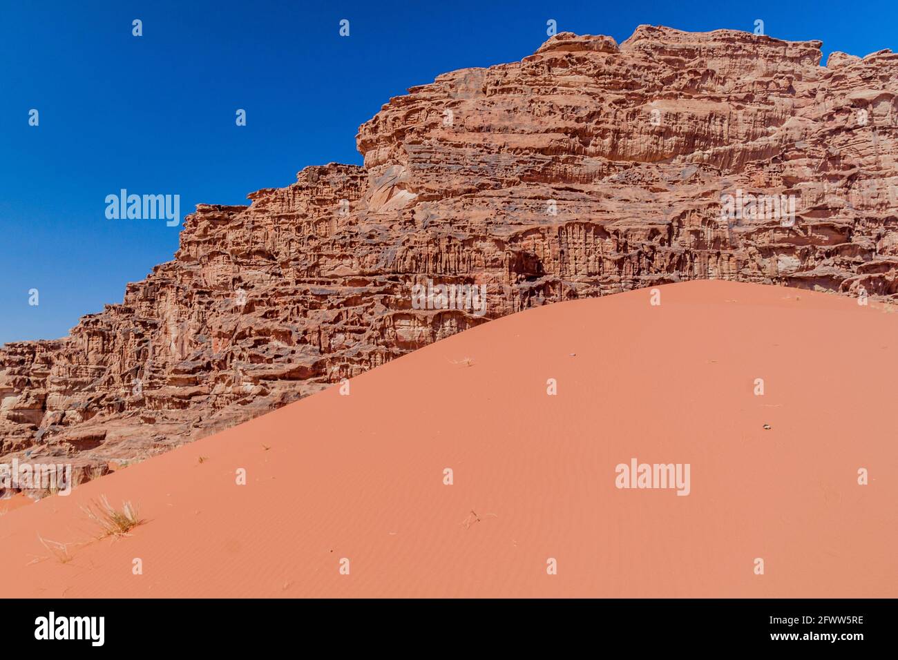 Sandstone desert jordan hi-res stock photography and images - Alamy
