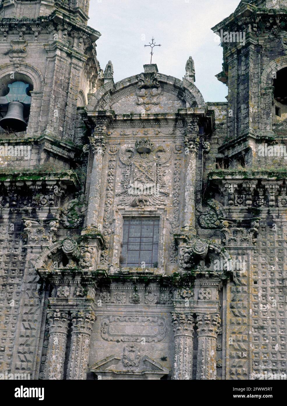 EXTERIOR-FACHADA ALMOHADILLADA-DET CENTRAL CON ESCUDO-S XVIII. Location ...