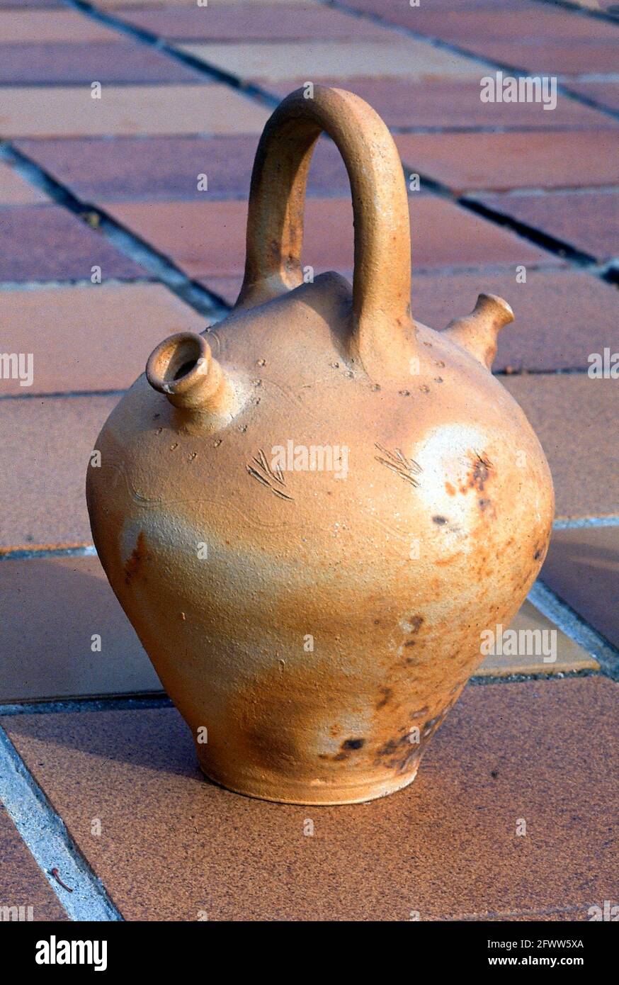 BOTIJO DE VERANO CON DECORACION INCISA MUY SUPERFICIAL - ARTE POPULAR S ...