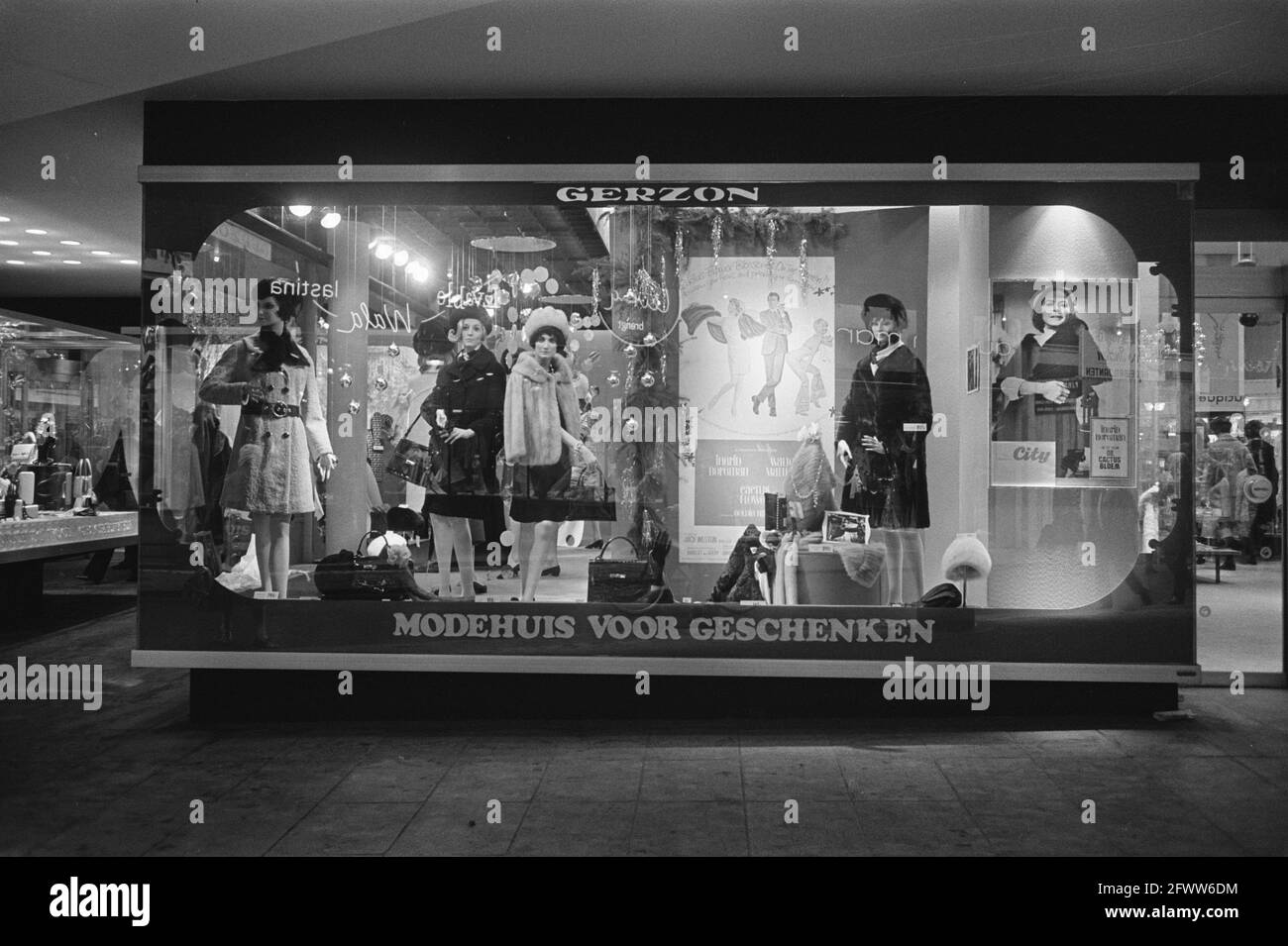 Assignment Columbia. Window display Ferzon, December 23, 1969, window ...