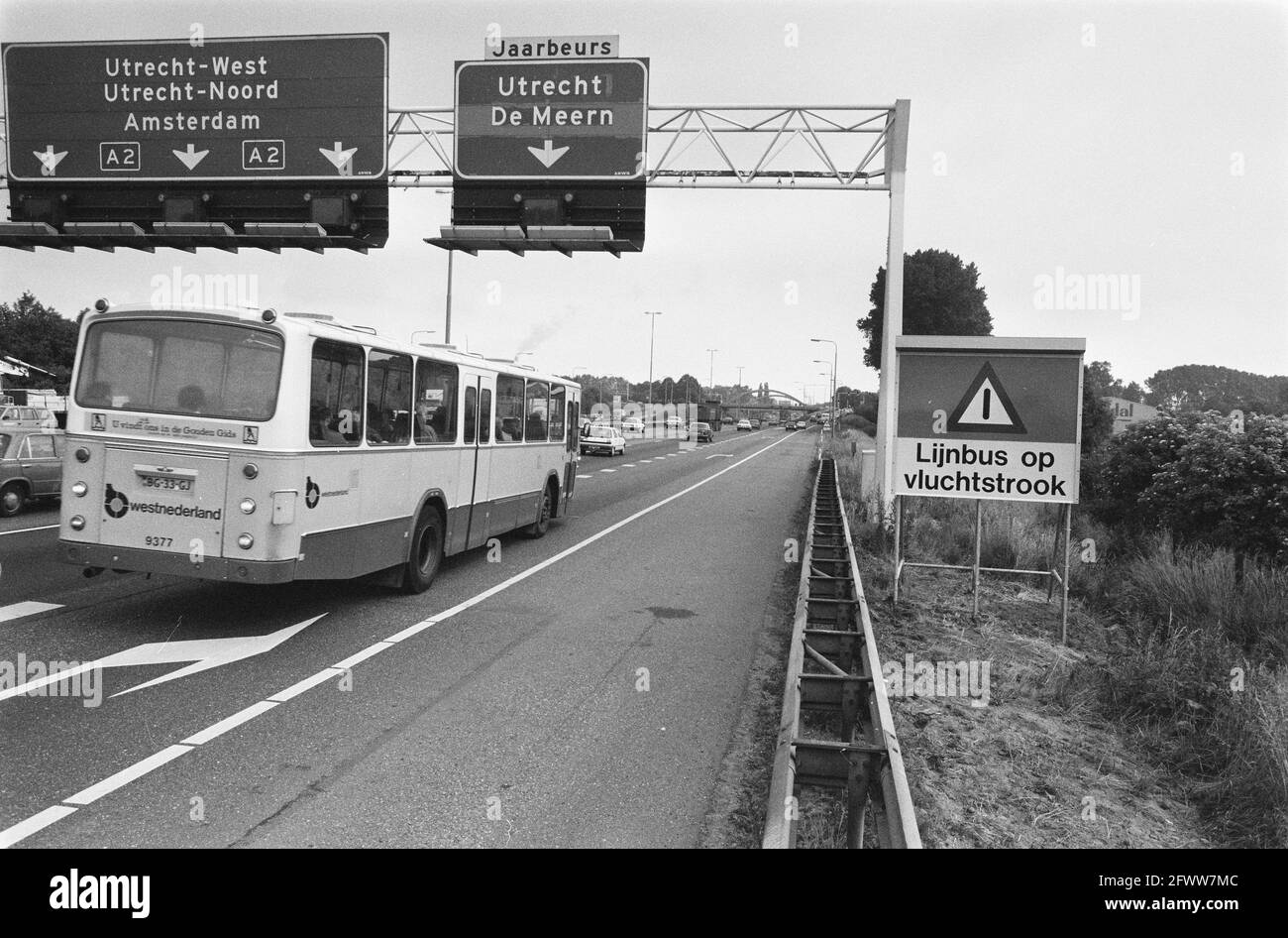 Test with a scheduled bus on the emergency lane of the A2 near Utrecht ...