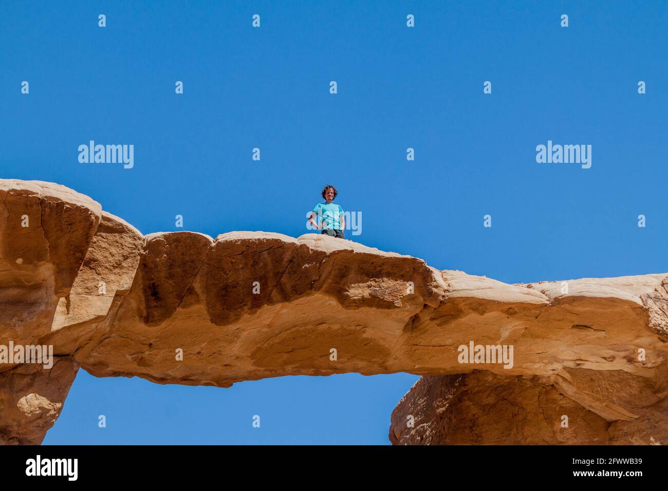 Bridge arch jordan wadi rum hi-res stock photography and images - Alamy