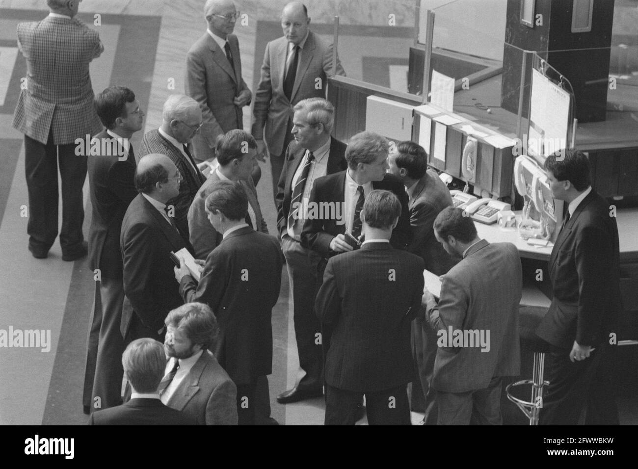 Contract financial daily newspaper hi-res stock photography and images ...