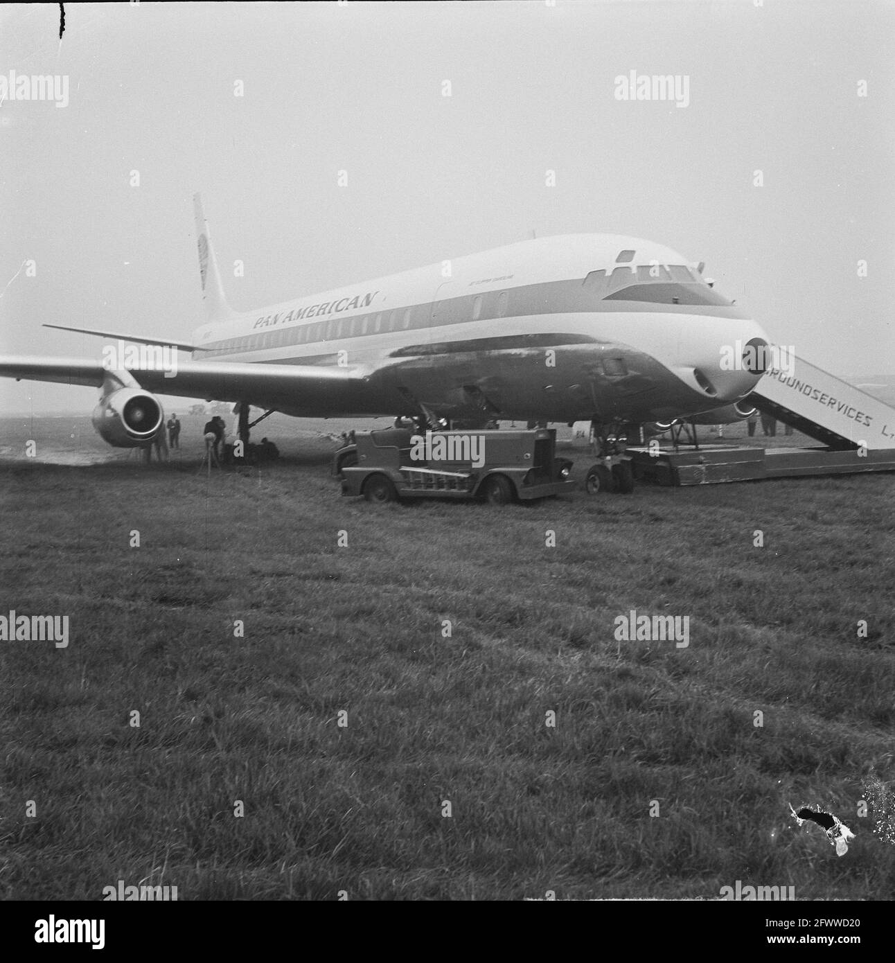 Dc 8 aircraft hi-res stock photography and images - Alamy