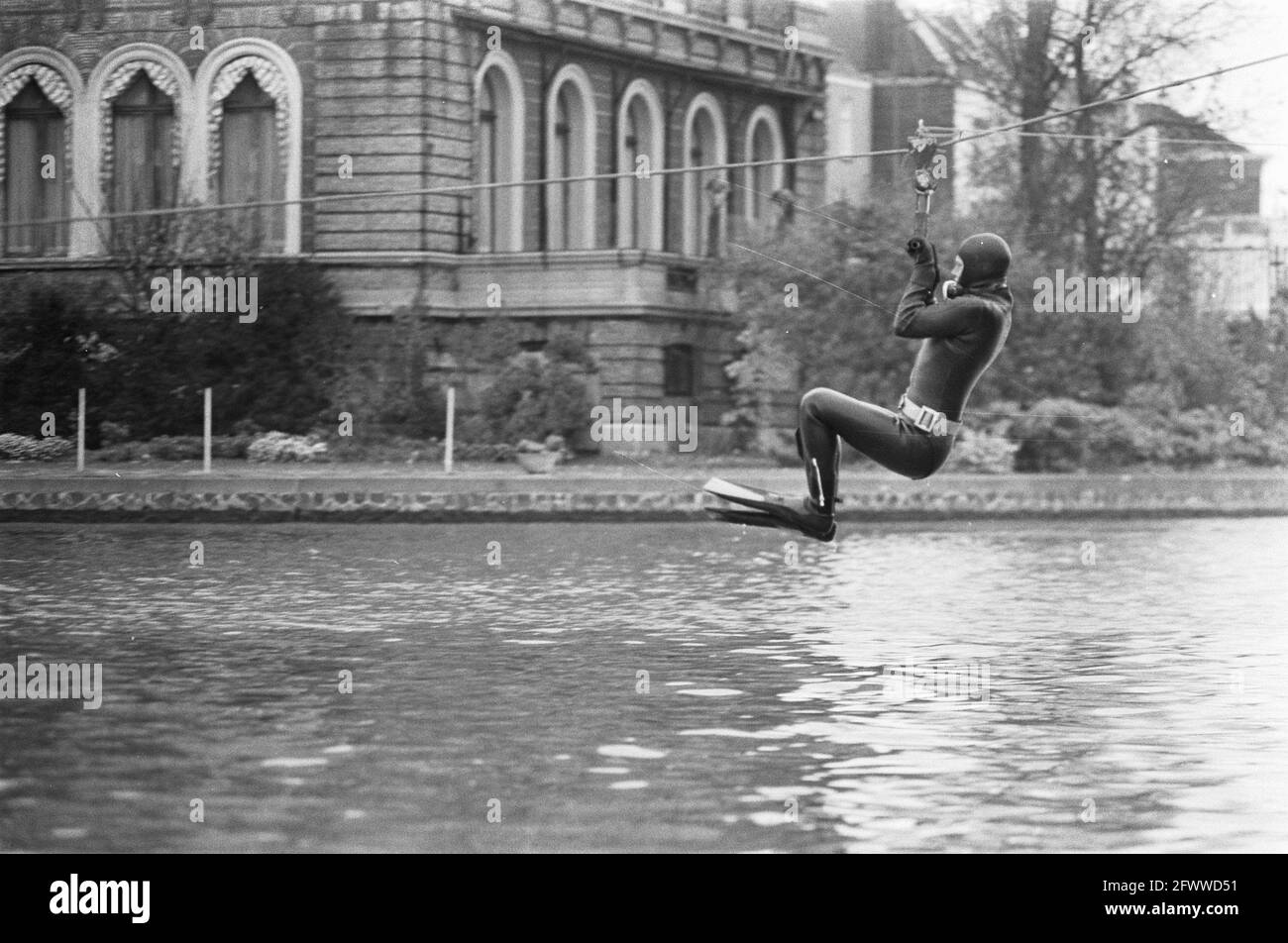 Amstelrally for frogmen in Amsterdam; frogmen in action, November 9 ...
