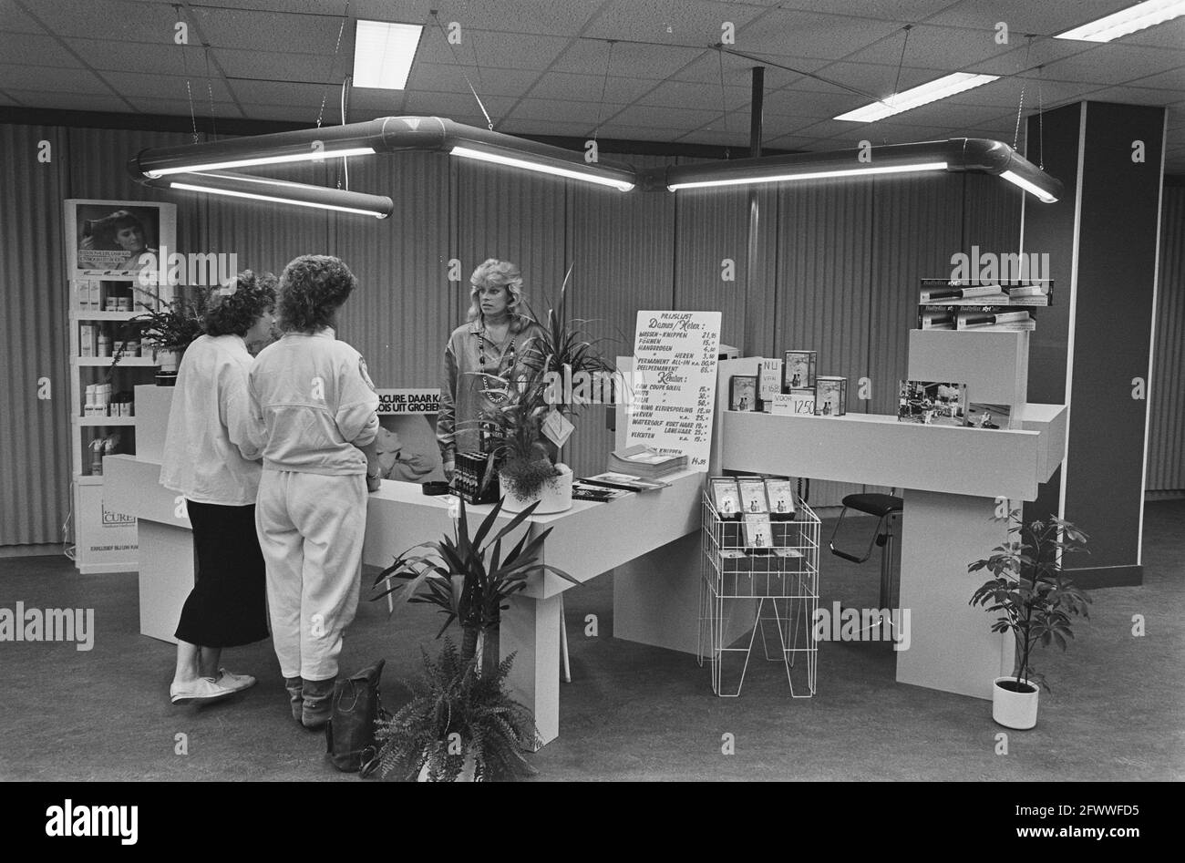 Hair salon knip hi-res stock photography and images - Alamy