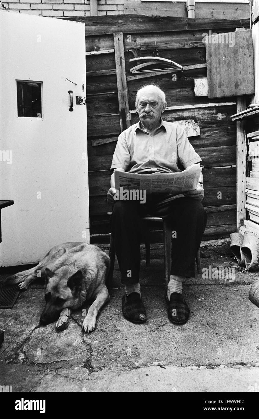 Squatting movement Black and White Stock Photos & Images - Alamy