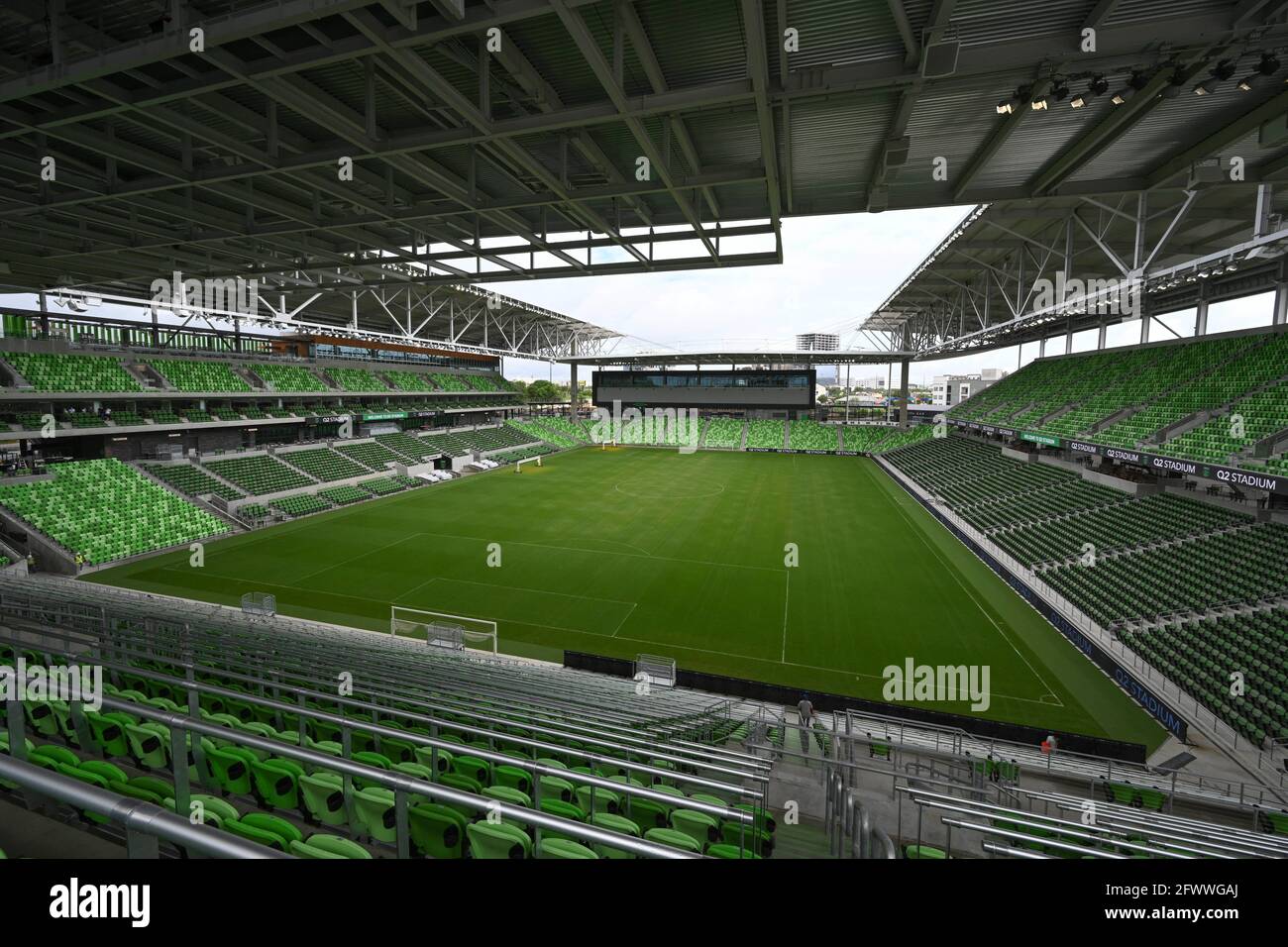 Nearly empty stadium hi-res stock photography and images - Alamy