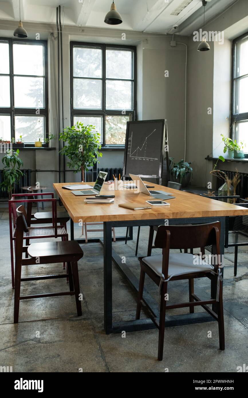 Interior of large modern office with table and chairs in the center ...