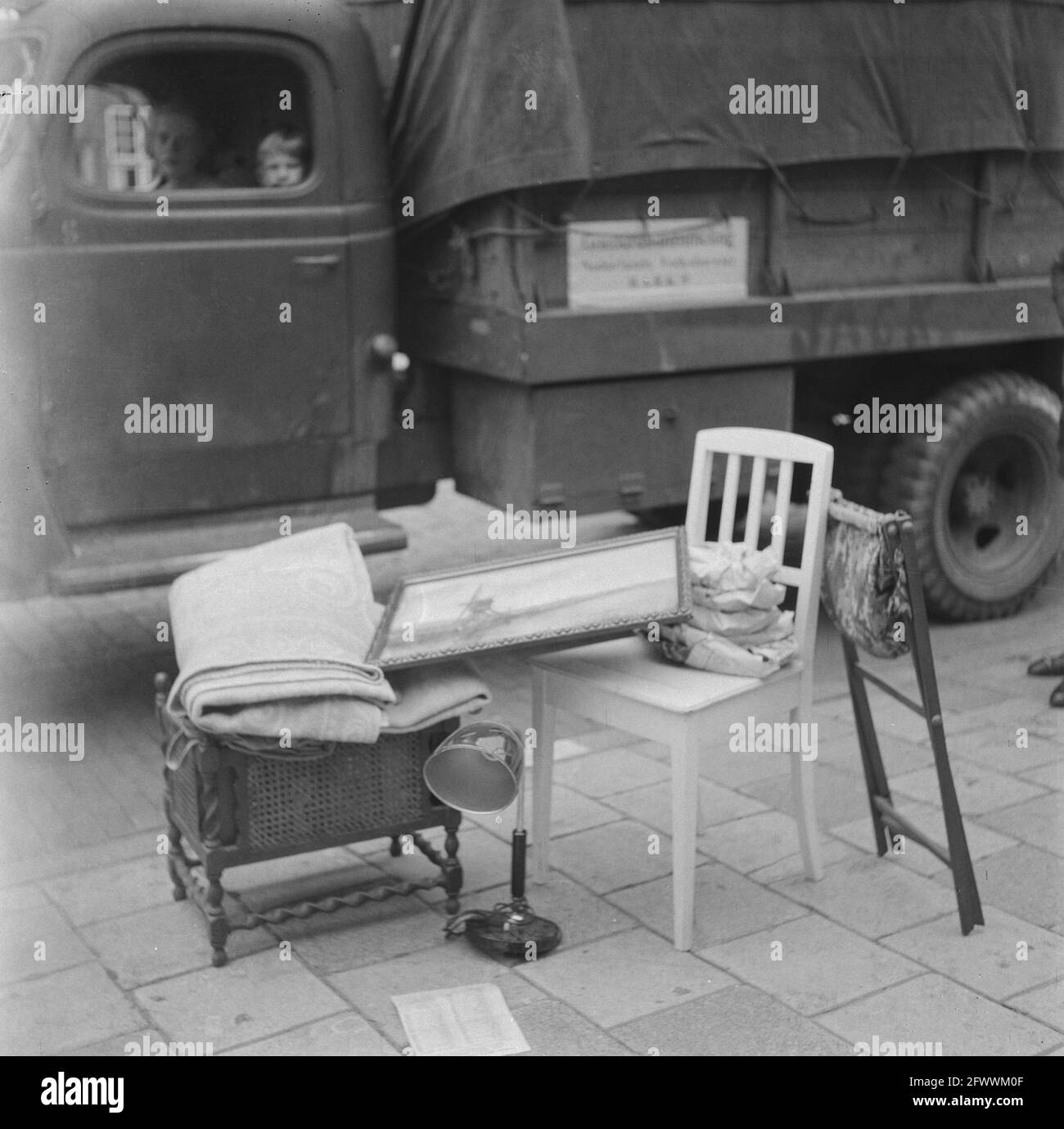 Amsterdam helps Arnhem' . HARK, Red Cross relief action in Amsterdam ...