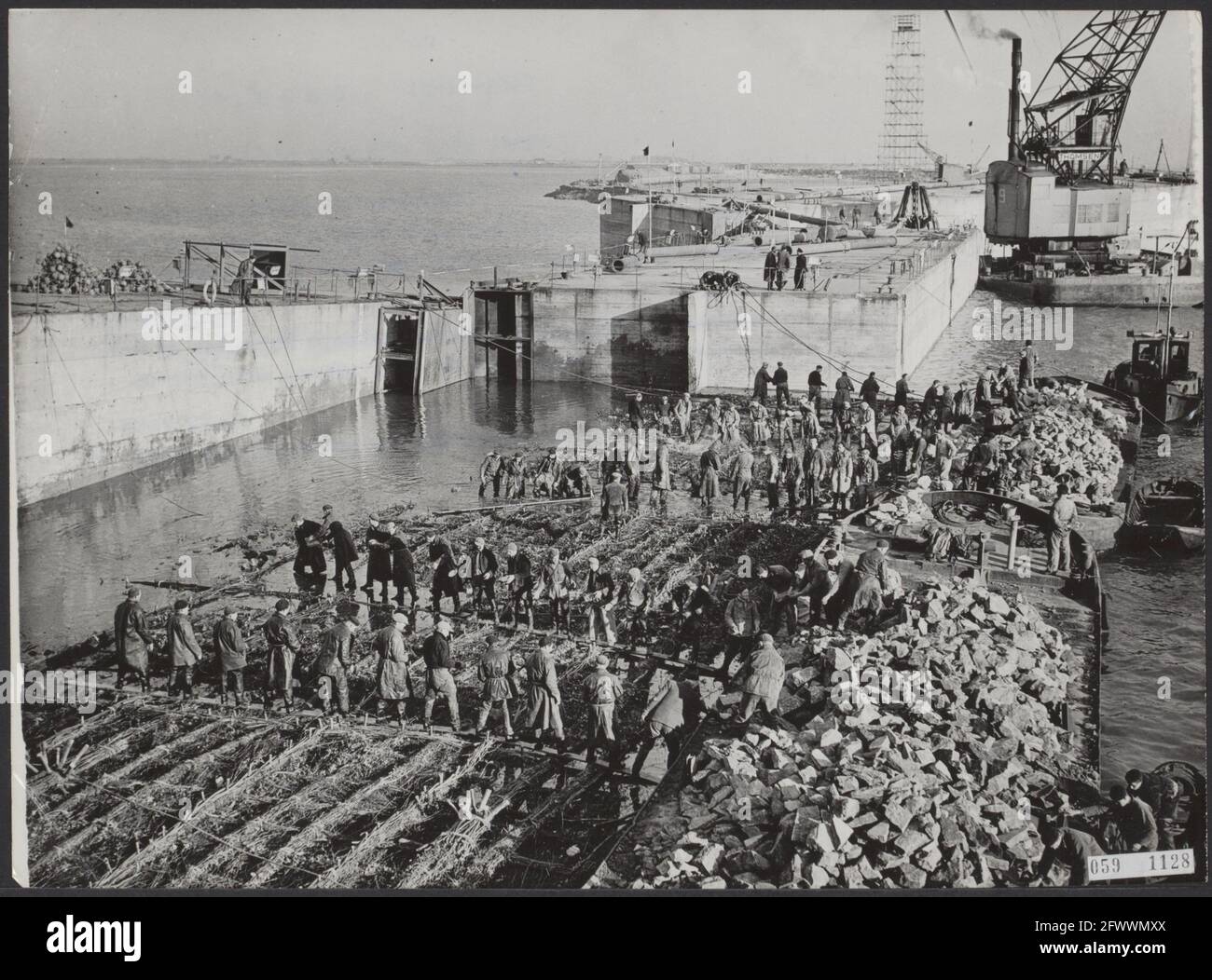 Enormous sinking pieces hi-res stock photography and images - Alamy