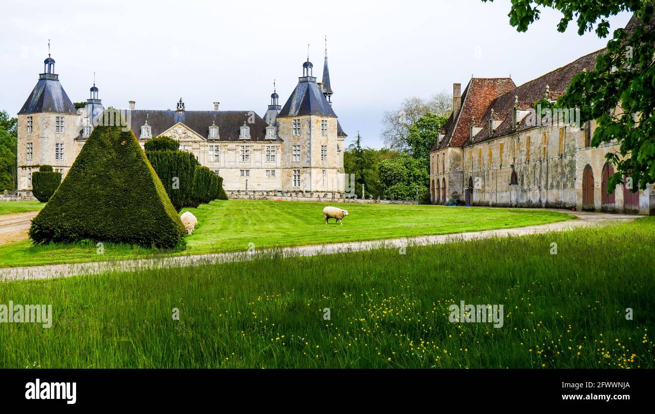 Mac Mahon castle, Sully, Saône et Loire, Burgundy, Bourgogne-Franche ...
