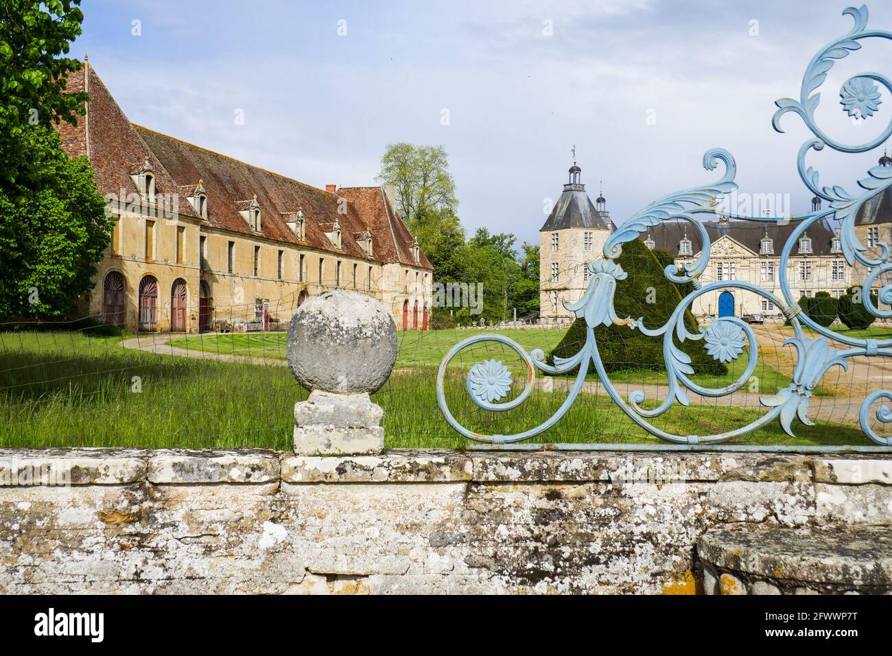 Chateau de sully burgundy hi-res stock photography and images - Alamy