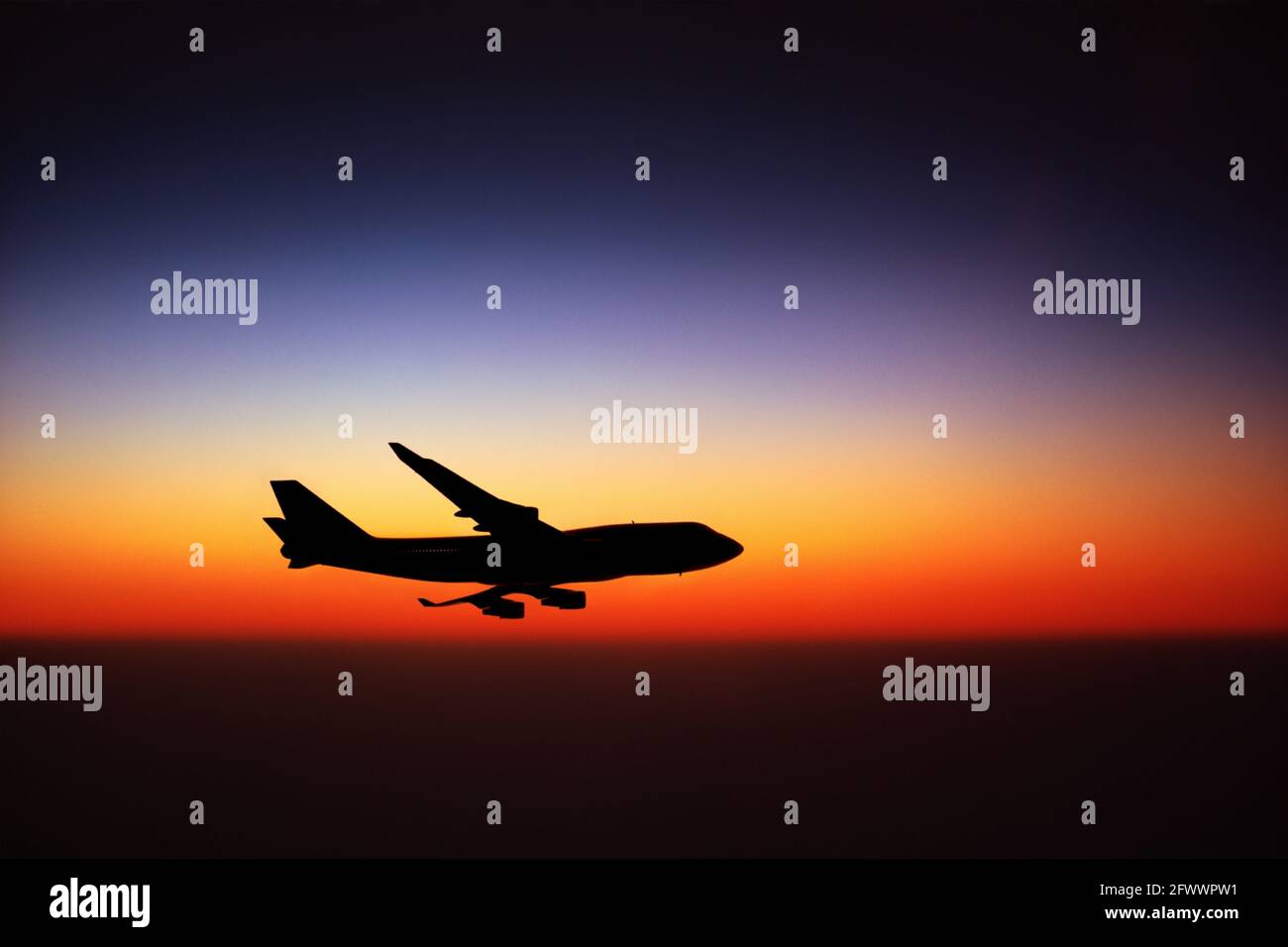 Boeing 747 aircraft flying hi-res stock photography and images - Alamy