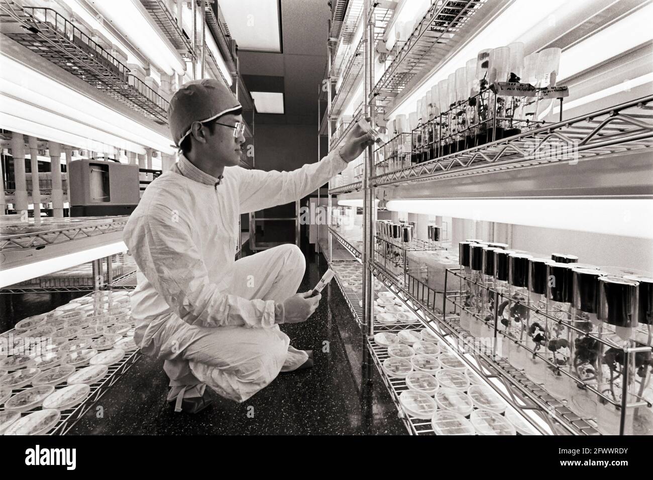 Cleanroom suit hi-res stock photography and images - Alamy