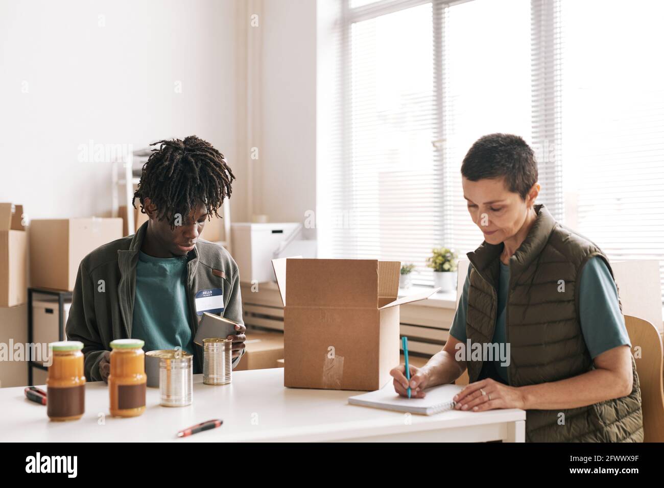 Food sharing charity hi-res stock photography and images - Alamy