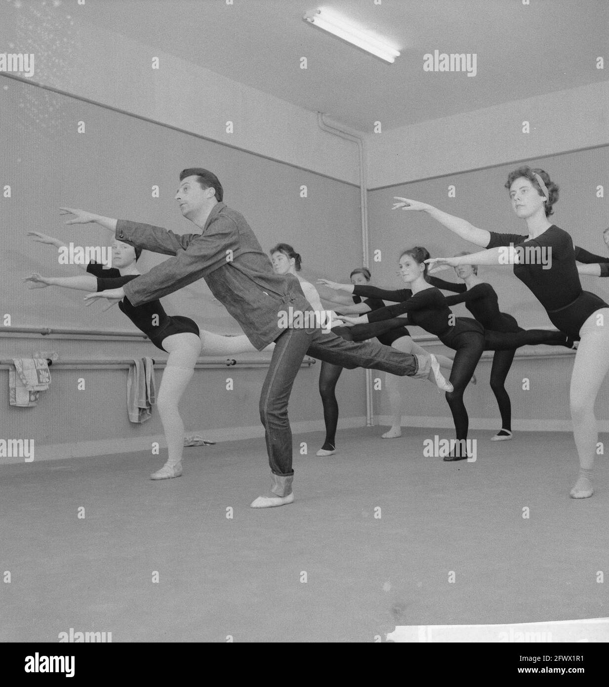 English choreographer Michel Holmes at Rotterdam Ballet Academy ...