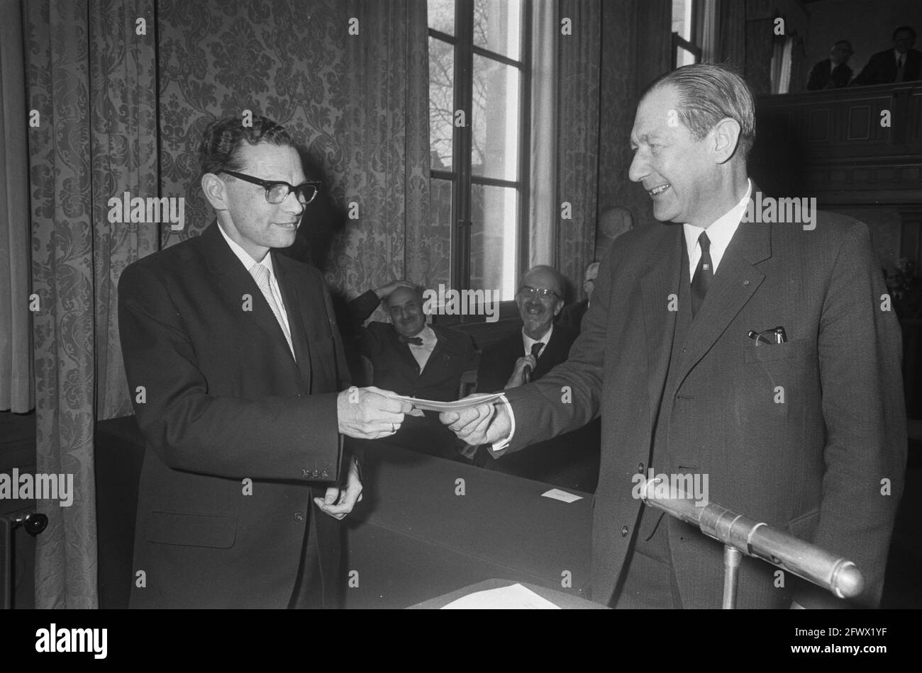 Organic chemistry utrecht receives prize hi-res stock photography and ...