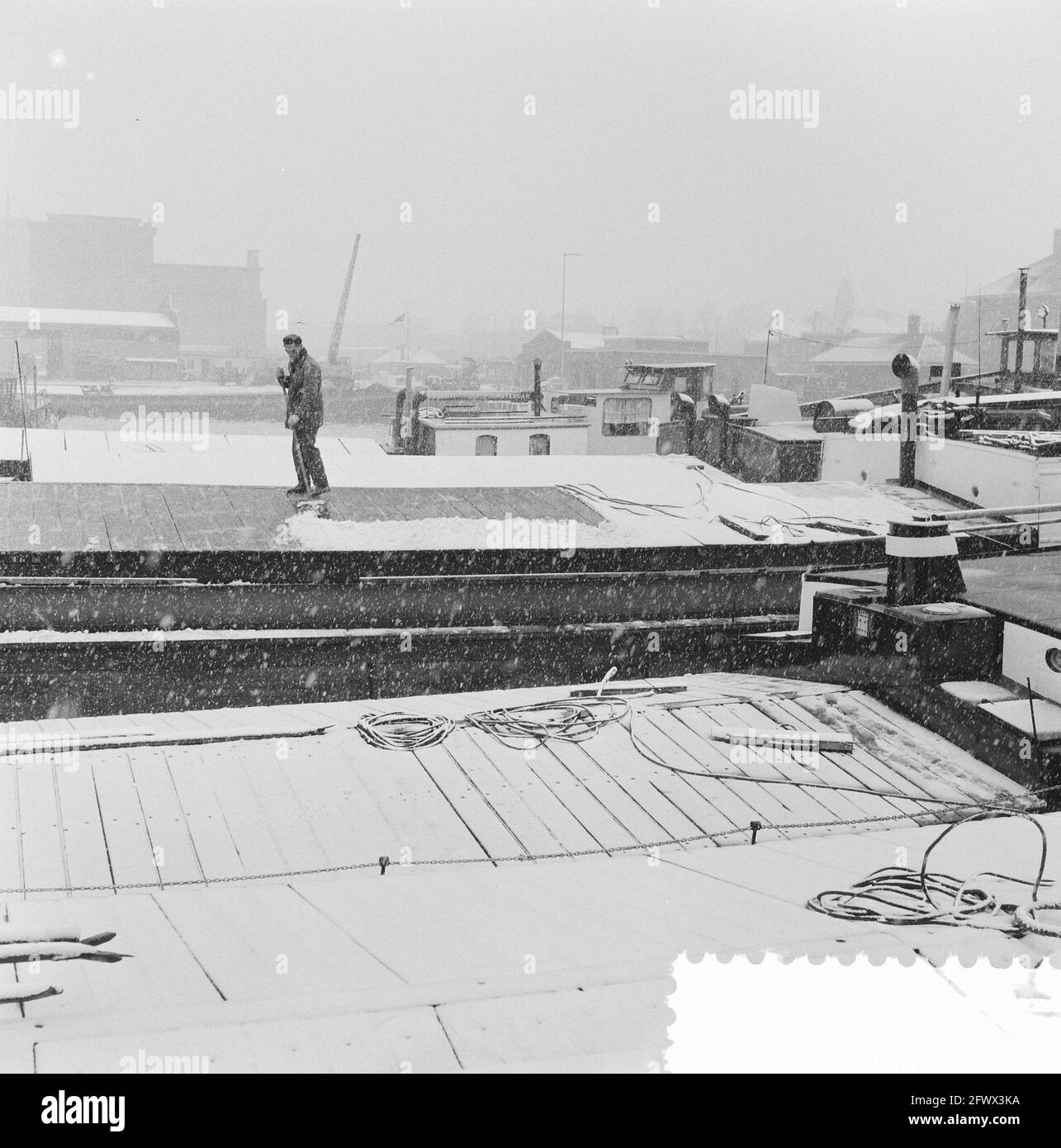 Assignments skippers family snow hi-res stock photography and images ...