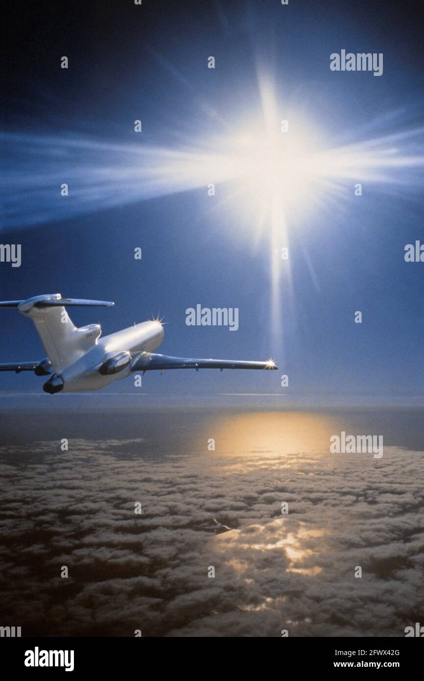 Boeing 727 Flying Into Sunrise Stock Photo - Alamy
