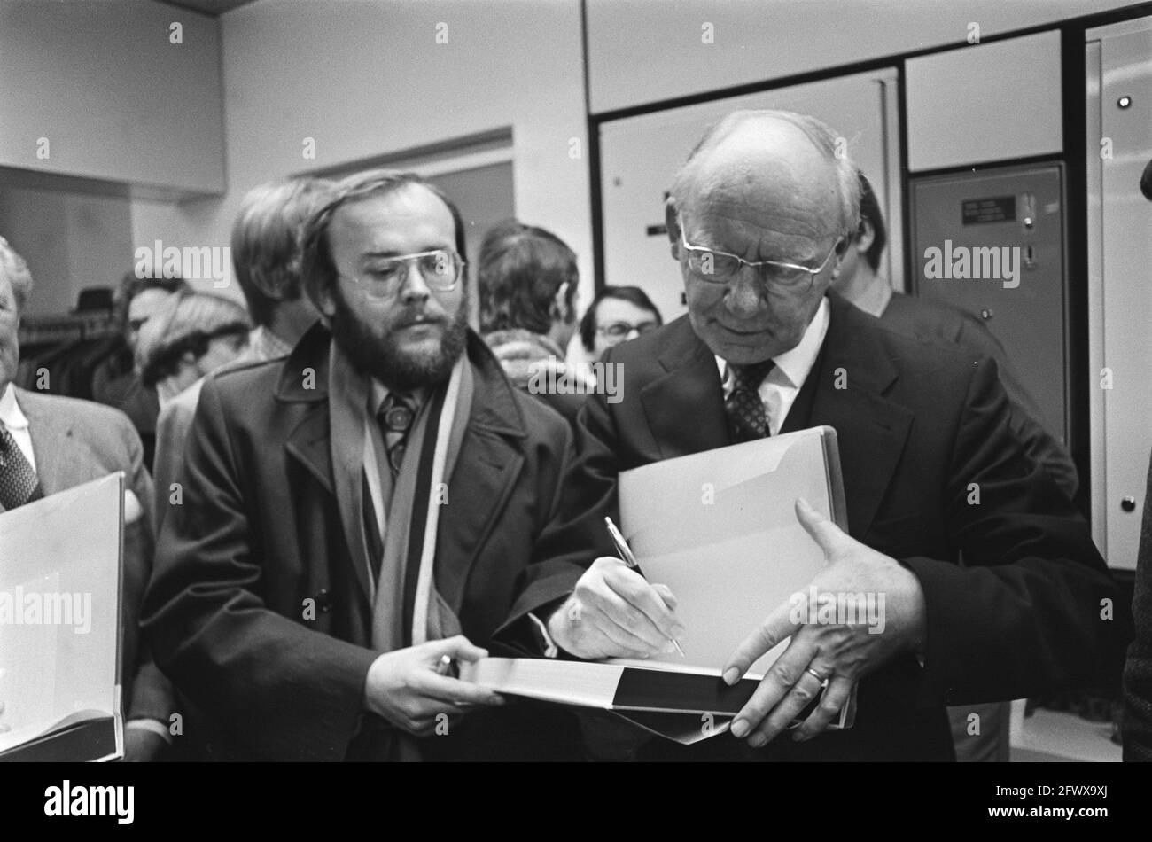 Vondeling performing hi-res stock photography and images - Alamy