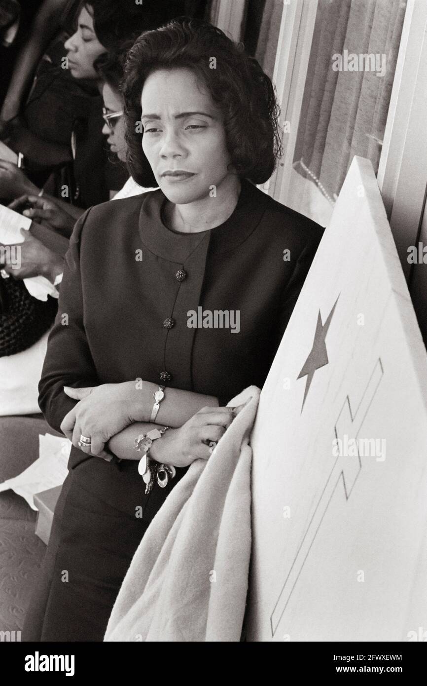 Coretta Scott King at Lorraine Motel Stock Photo - Alamy