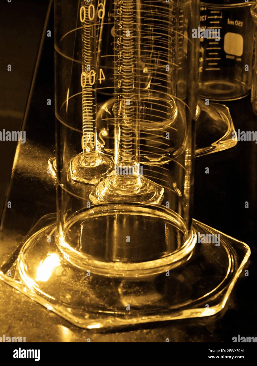Graduated cylinders hi-res stock photography and images - Alamy