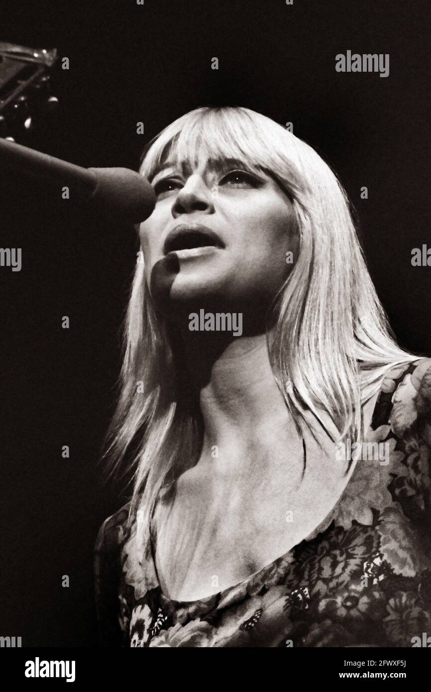 Mary travers hi-res stock photography and images - Alamy