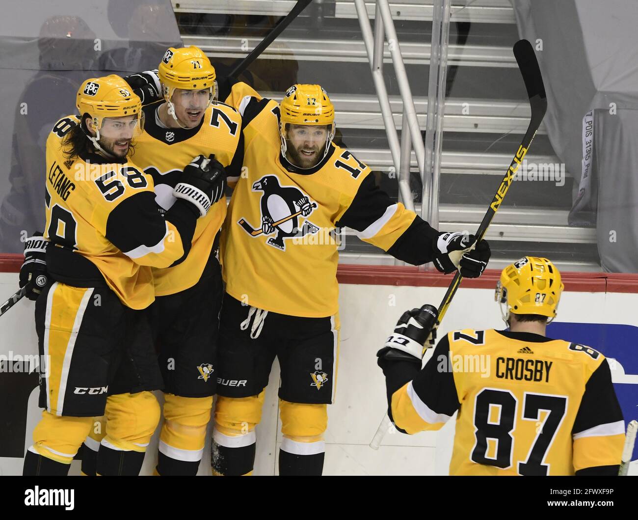 Nhl goal celebration hi-res stock photography and images - Alamy