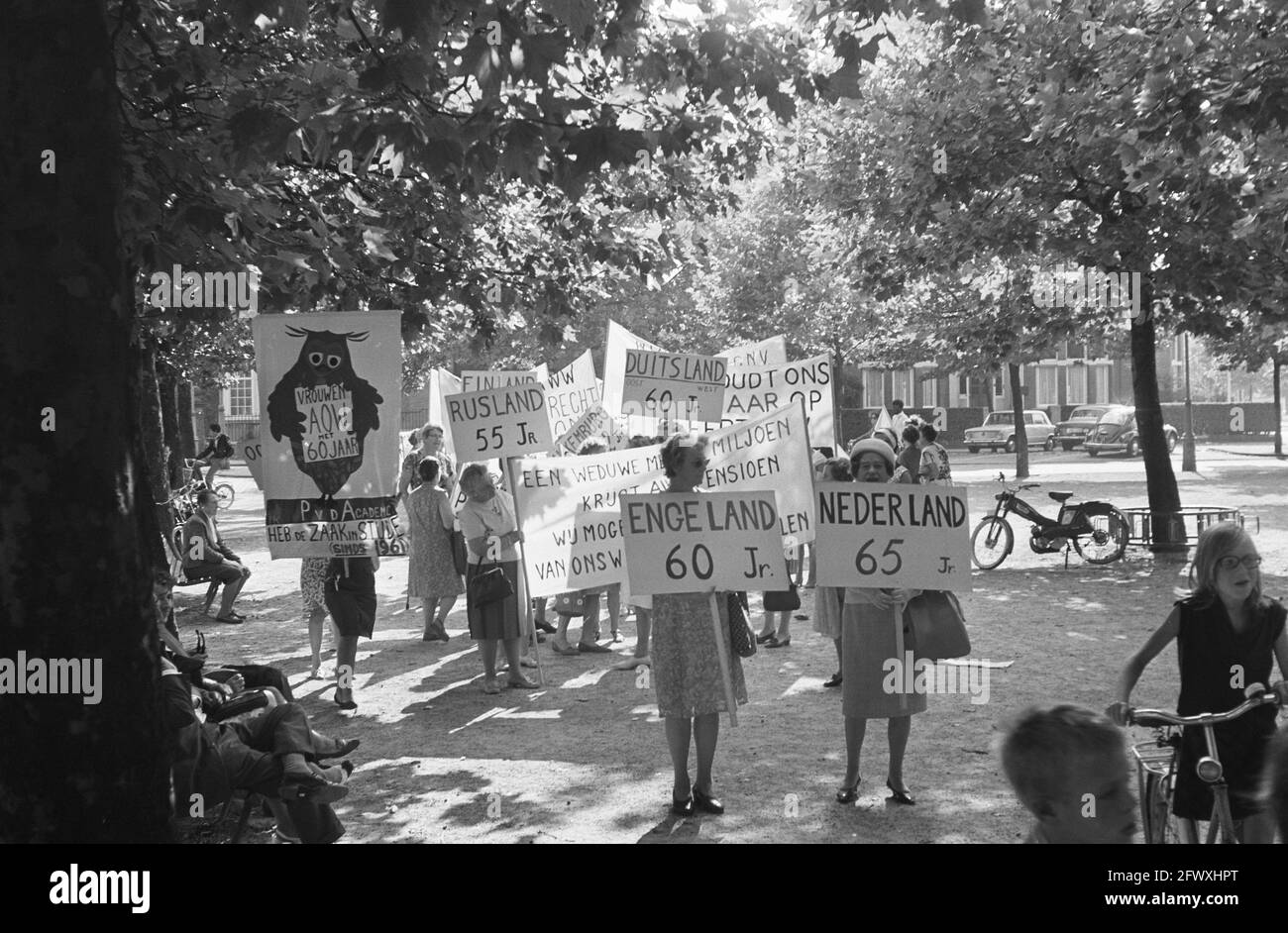 Protest march of unmarried and divorced women for early AOW in ...