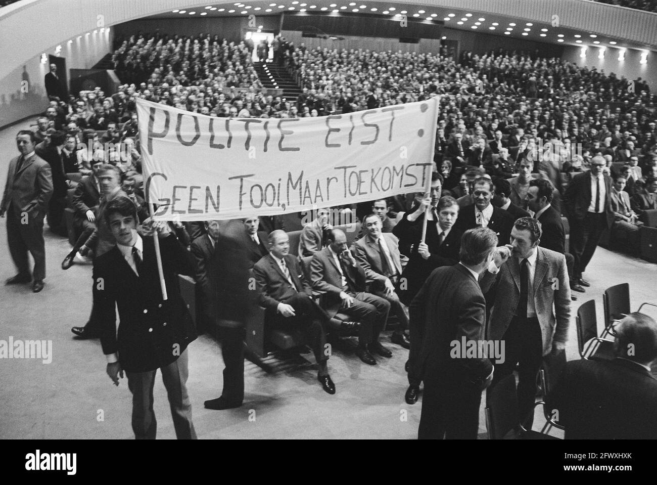 Protest meeting of 2,000 policemen in Congresgebouw Den Haag, a.o. for ...