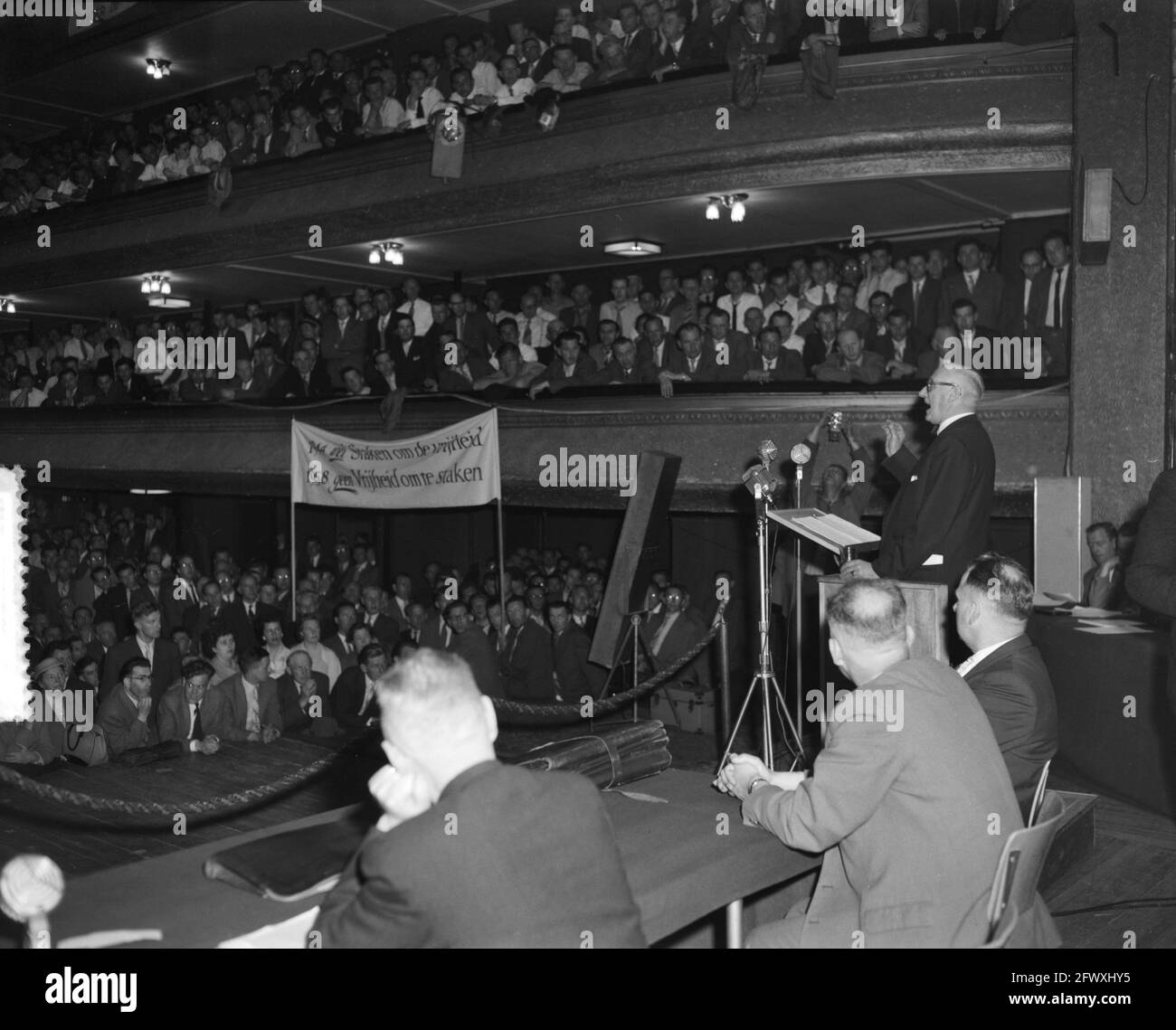 People in the visual arts Black and White Stock Photos & Images - Alamy