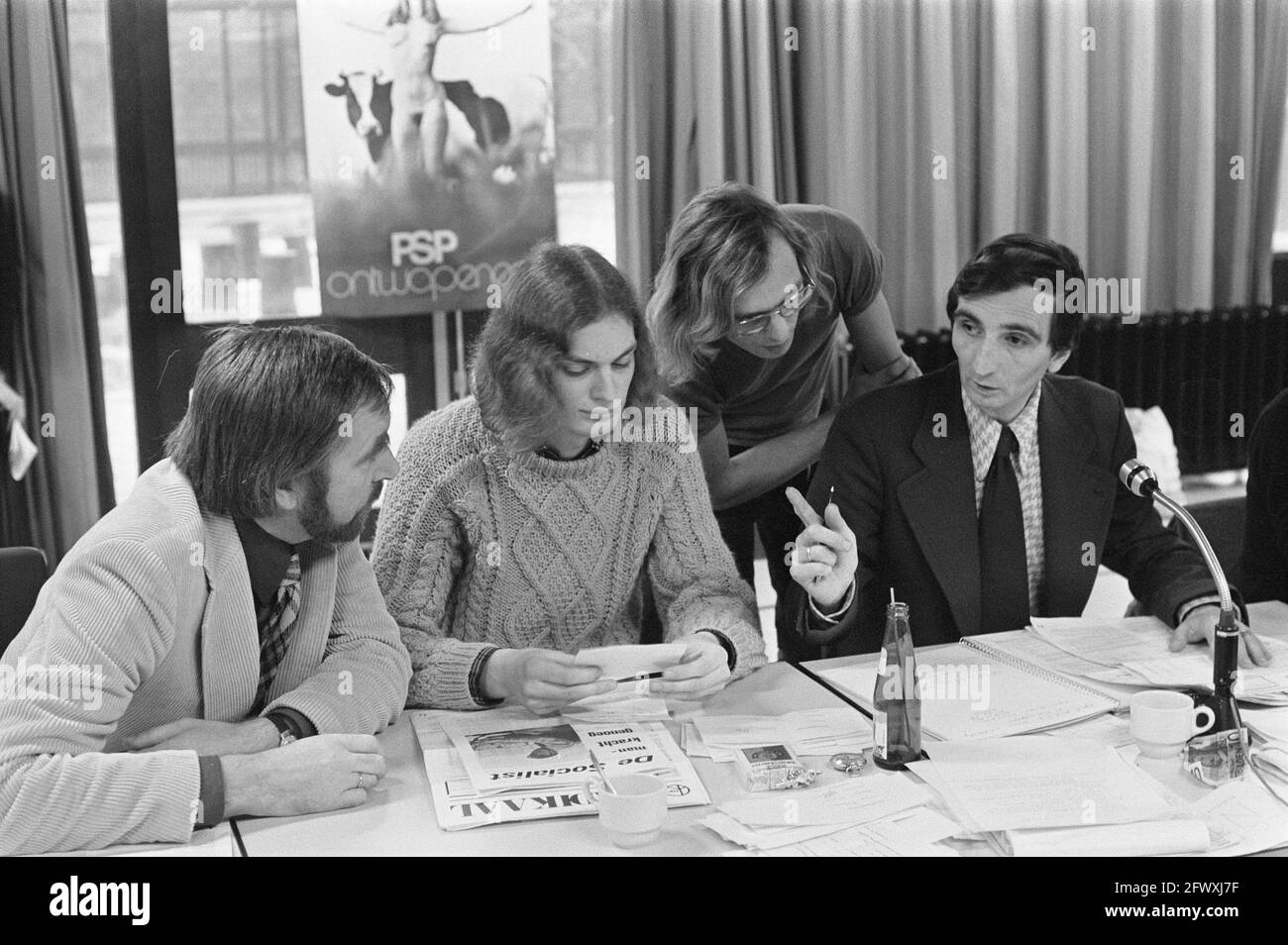 The conversation 1974 hi-res stock photography and images - Alamy