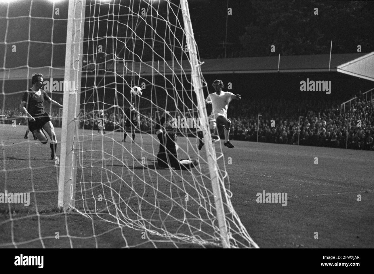 PSV against Ajax 0-3, Piet Keizer scores 0-2, 2 September 1972, sports ...